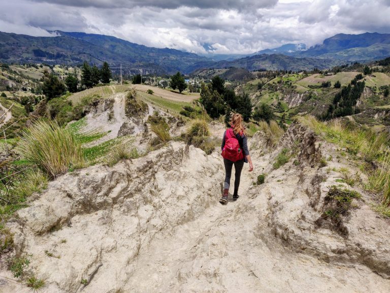 Quilotoa Loop Ecuador: How To Trek the Cheap & Easy Way 🥾