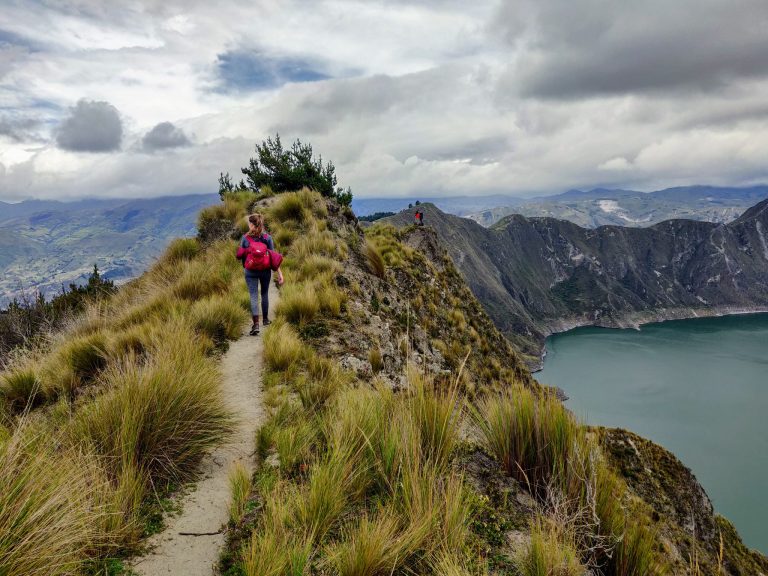 Quilotoa Loop Ecuador: How To Trek the Cheap & Easy Way 🥾